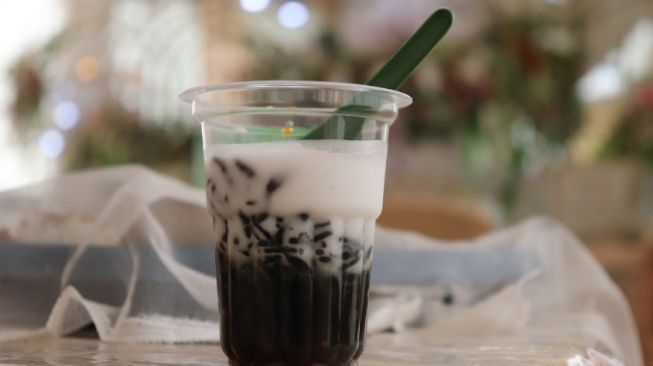 Selain Menyegarkan, 5 Minuman Khas Indonesia Ini Punya Nama yang Unik! Selain Menyegarkan, 5 Minuman Khas Indonesia Ini Punya Nama yang Unik!